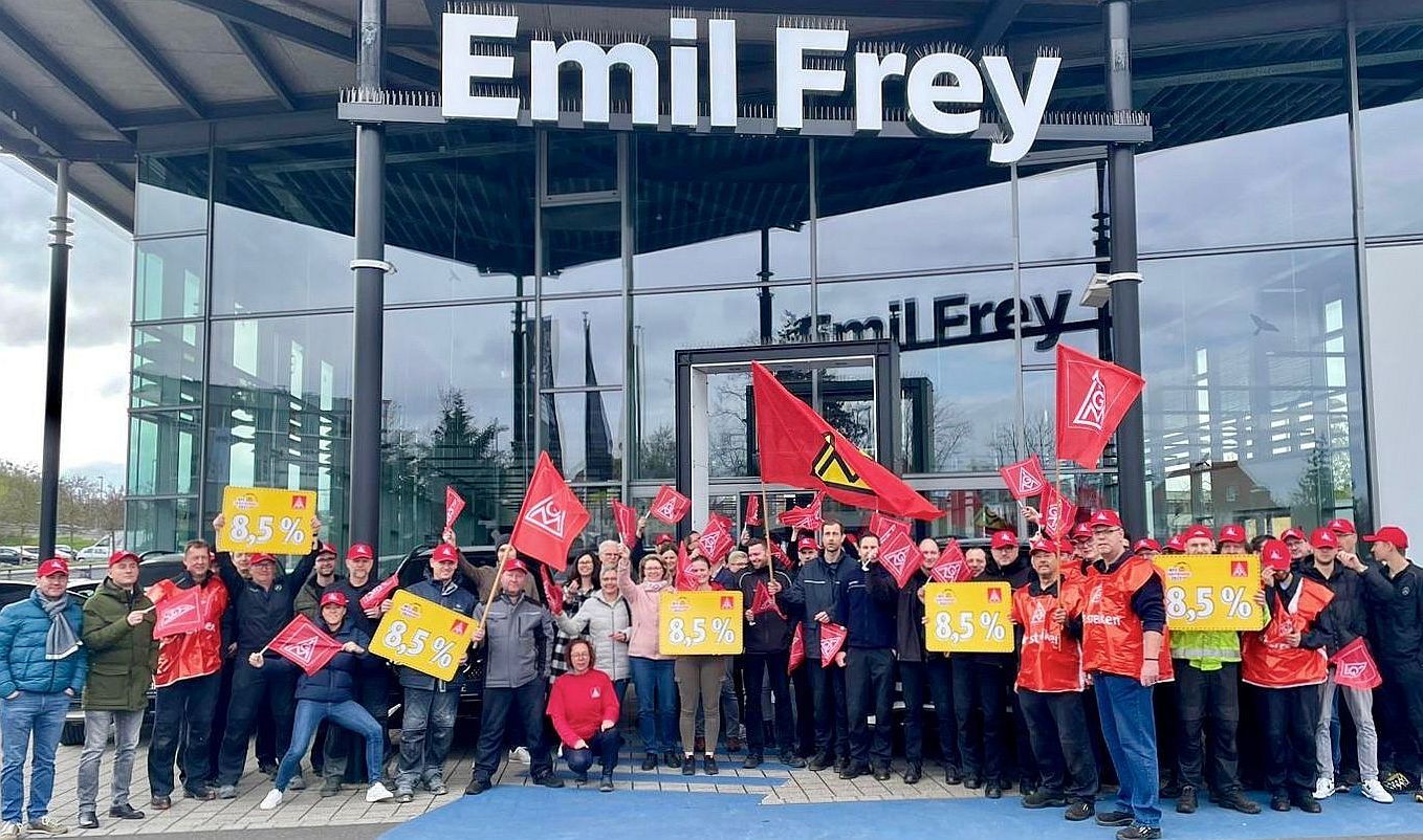 Autohaus Emil Frey in Würzburg: IG Metall Aktion vorm Werkstatttor | IG ...